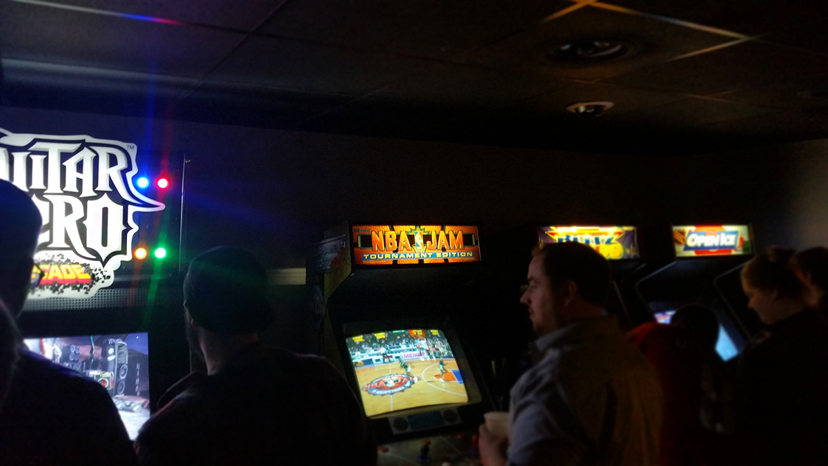 Player 2 Arcade Bar Grand Opening – Retro Game SuperHyper