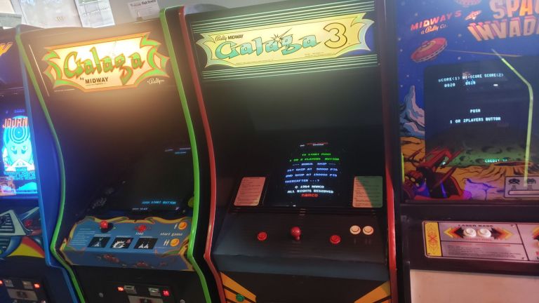 Arcade Visit: Vintage Vault, Mukwonago, WI – Retro Game SuperHyper