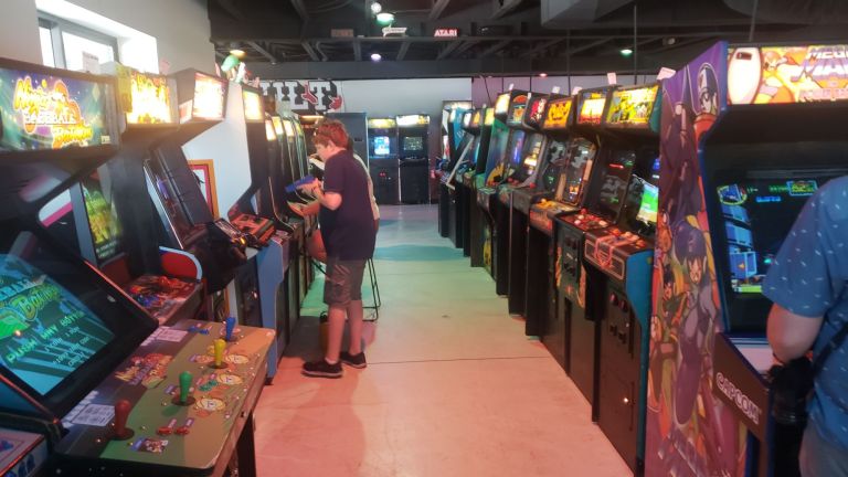 Arcade Visit: Vintage Vault, Mukwonago, WI – Retro Game SuperHyper