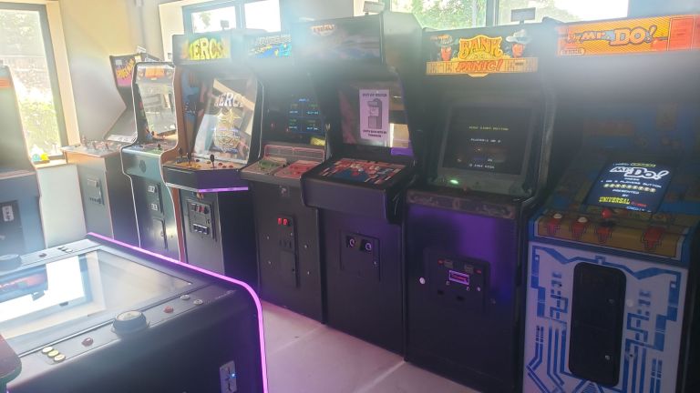 Arcade Visit: Vintage Vault, Mukwonago, WI – Retro Game SuperHyper