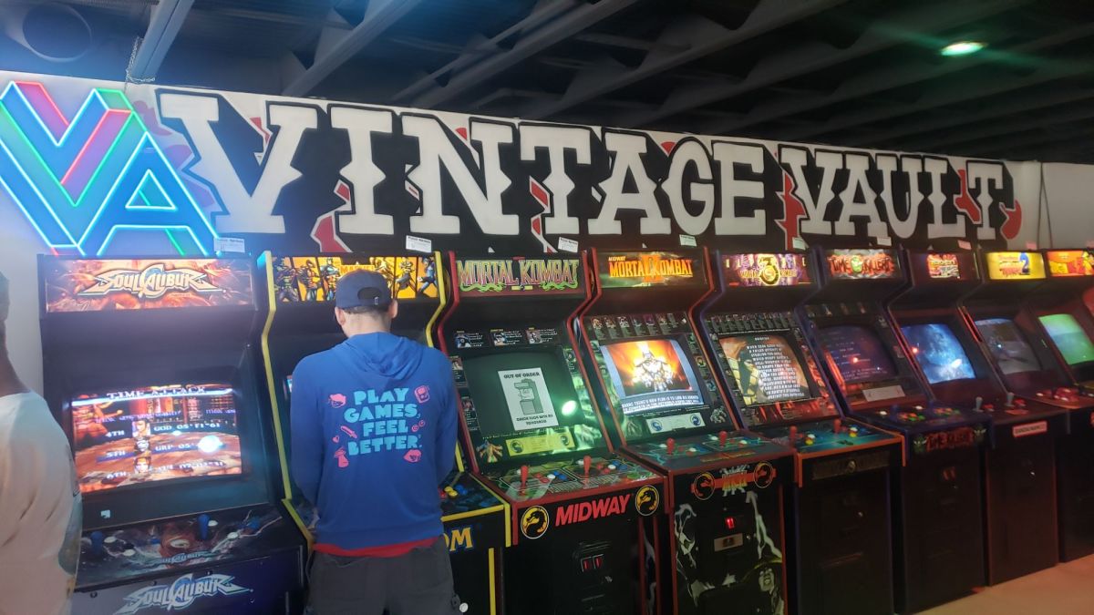 Arcade Visit: Vintage Vault, Mukwonago, WI – Retro Game SuperHyper